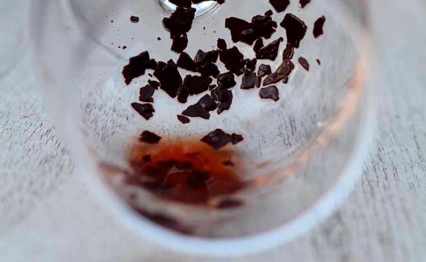 Posos en el vino, ¿por qué?